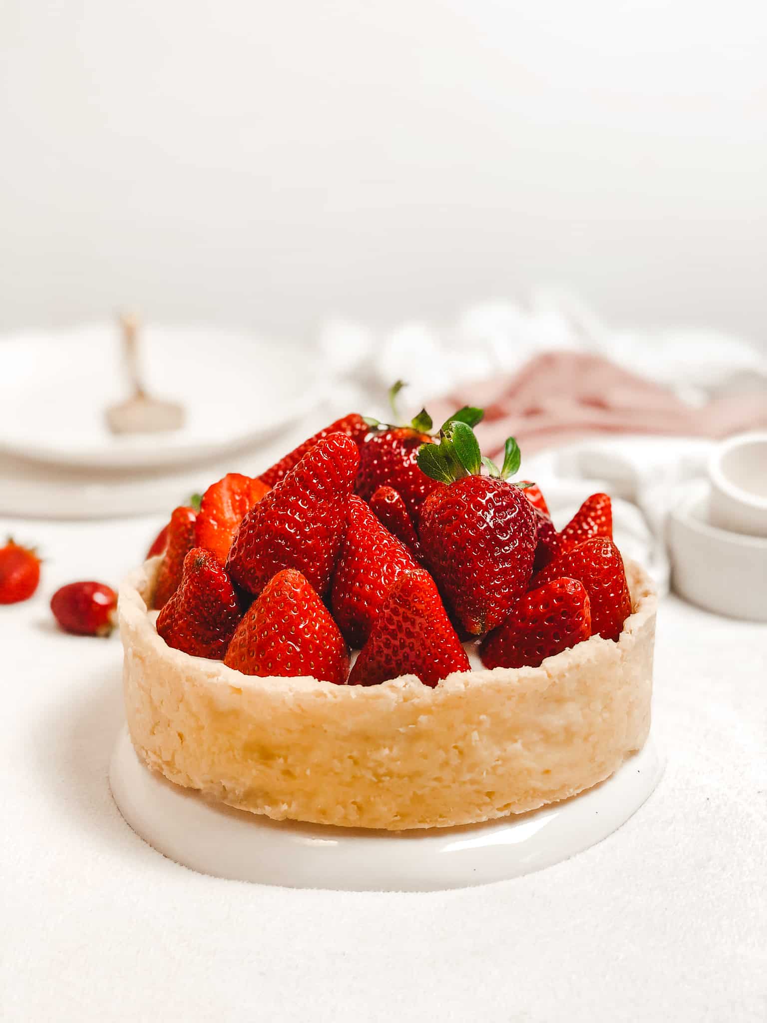 Tartă cu Căpșuni și Cremă de Vanilie | estera farcaș