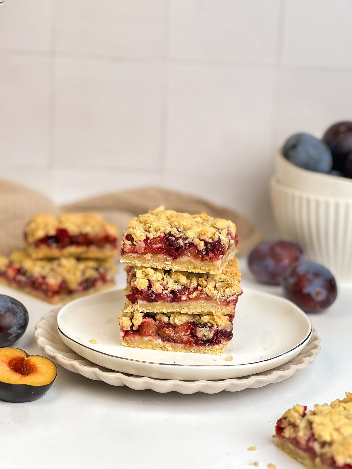 Batoane Crumble cu Prune și Ovăz | estera farcaș